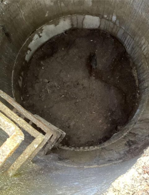 Manhole Cleaning - Pipeline Excavation